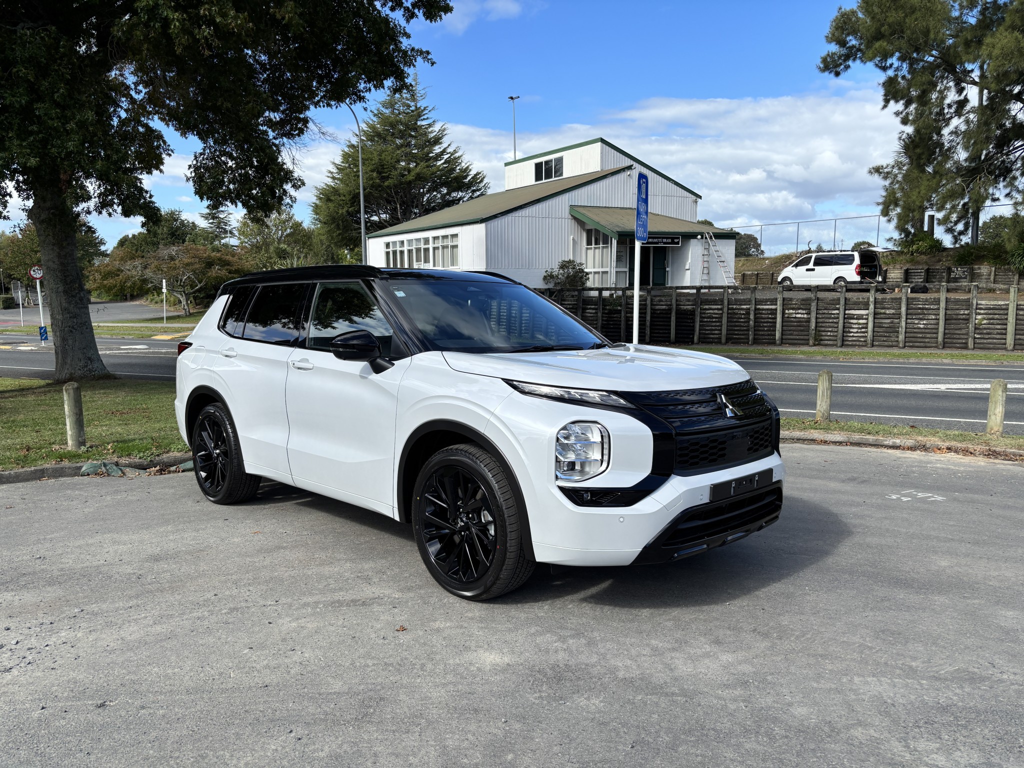 Mitsubishi Outlander 2025 | EXCEED 2.5P/4WD/CVT AUTO 7 SEAT PETROL SUV