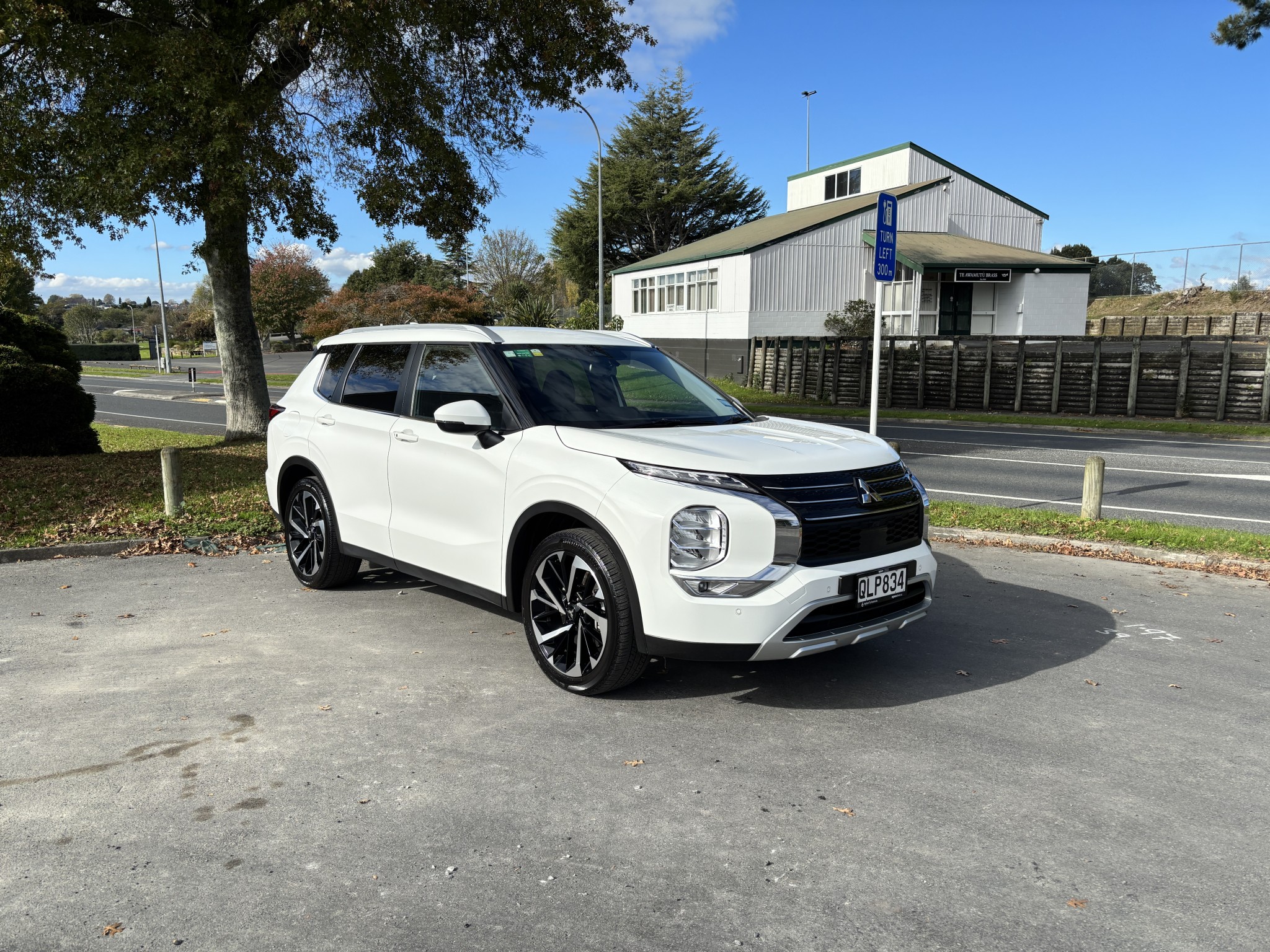 Mitsubishi Outlander 2024 | XLS 2.5P/4WD/CVT 7 SEAT PETROL AWD