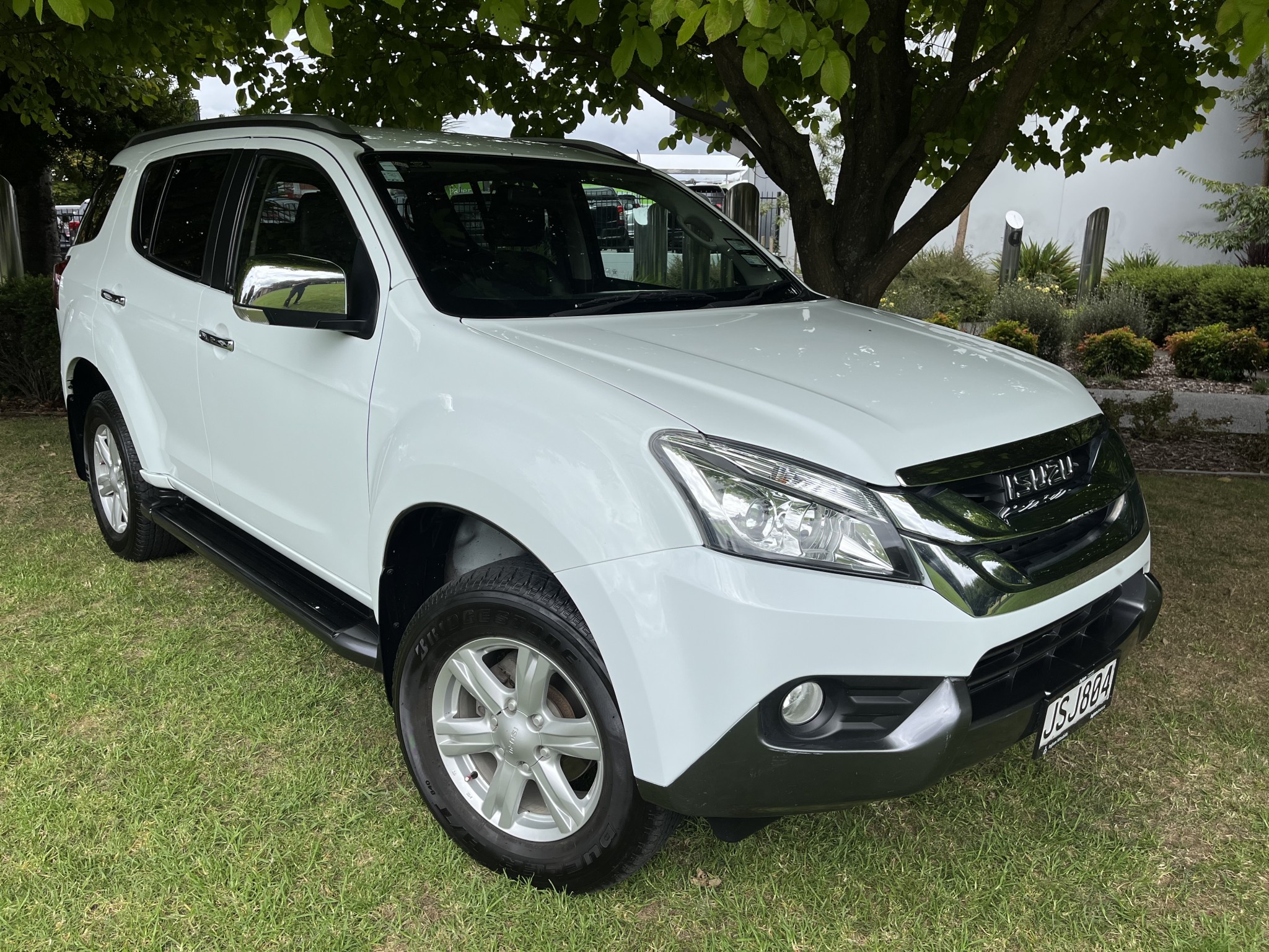 isuzu-mu-x-2016-4wd-auto-3-0d-4wd-5a-suv-7-seat