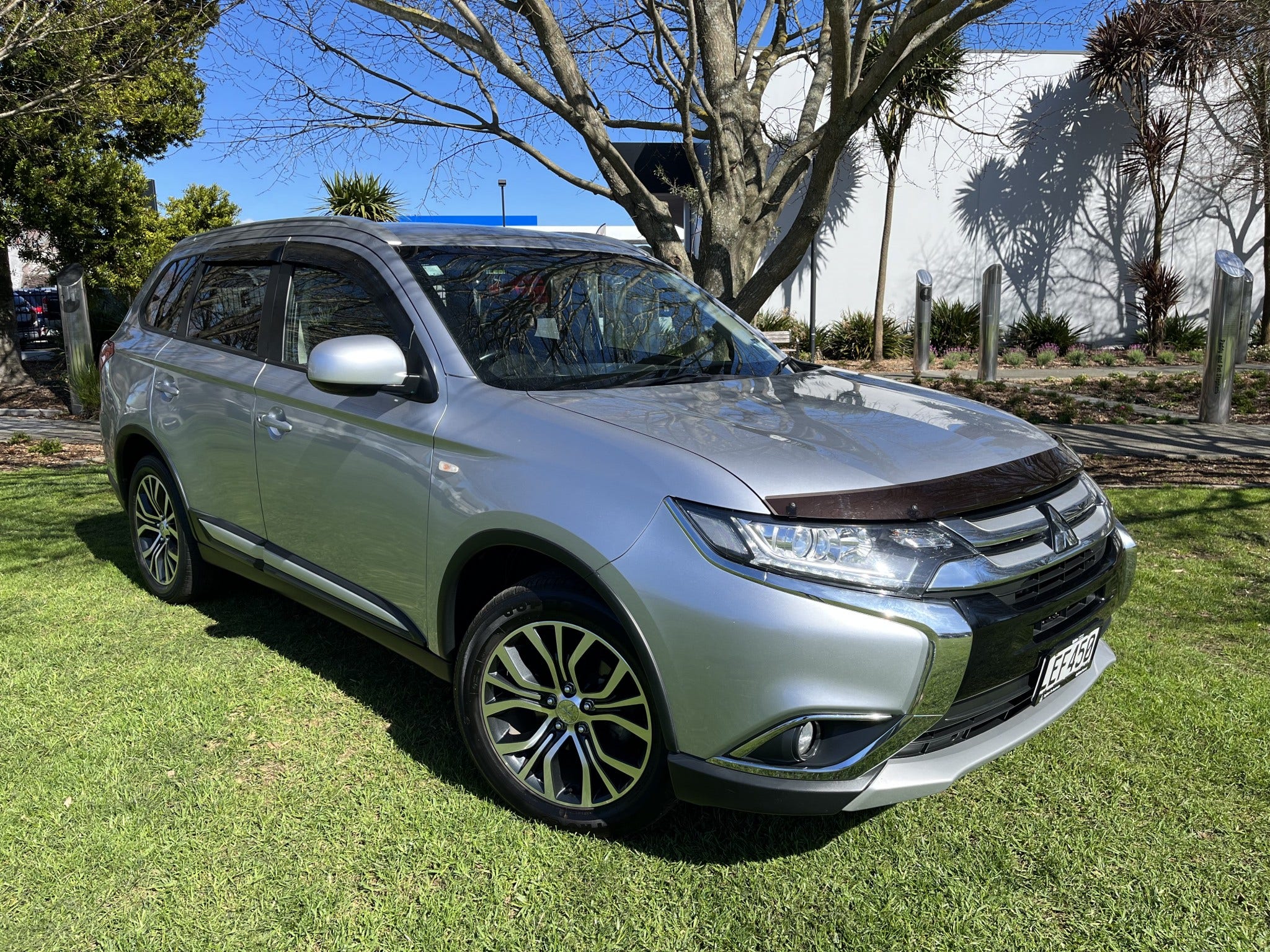 Mitsubishi Outlander 2018 | LS 2.4P/4WD/CVT 7 Seat Facelift SUV