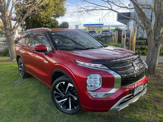 Mitsubishi Outlander 2023 | VRX PHEV/4WD/AT 7 SEAT Hybrid Plug In