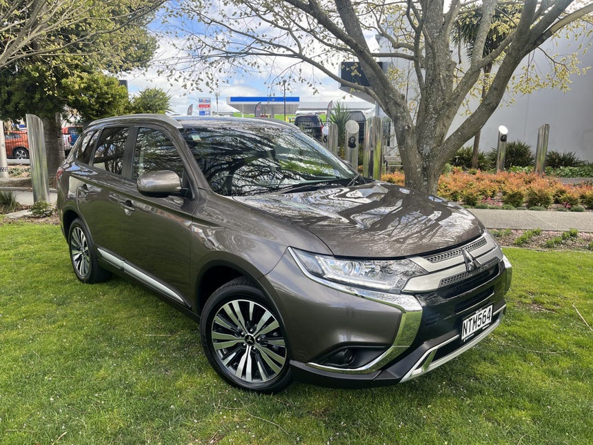 Mitsubishi Outlander 2021 | LS 2.4P/CVT 7 SEAT AUTO PETROL SUV