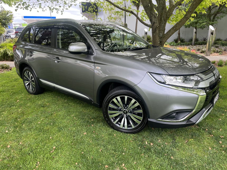 Mitsubishi Outlander 2018 | LS 2.4P/CVT 7 SEAT 2WD AUTO SUV