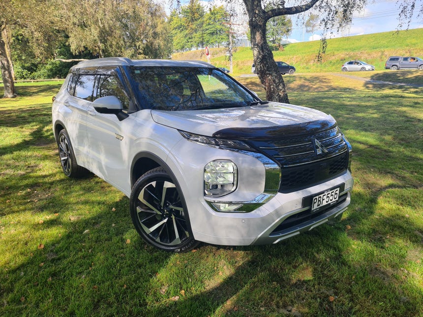 Mitsubishi Outlander 2022 | VRX PHEV/4WD/AT