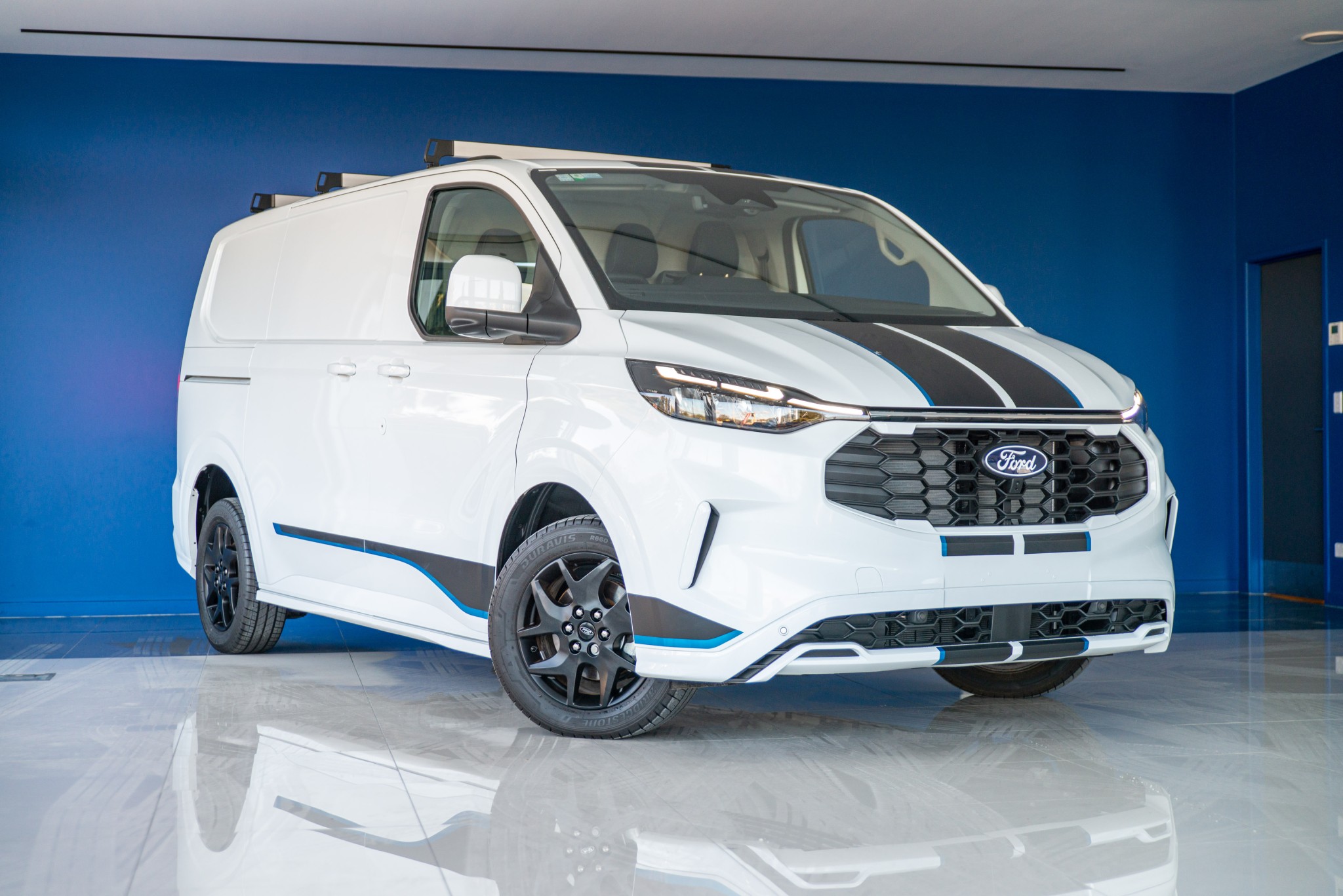 Ford Transit 2026 | CUSTOM 320 SPORT AWD